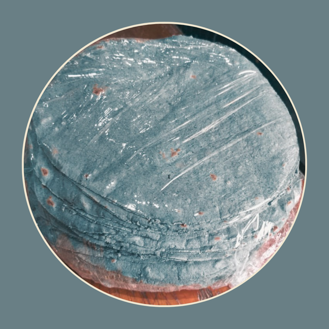 Tortilla de masa azul